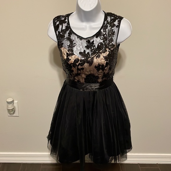 Windsor | Dresses | Windsor Black Dress | Poshmark